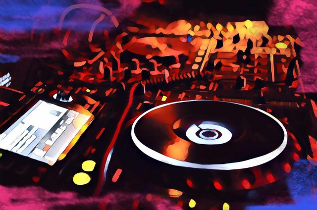 What is EDM (Electronic Dance Music)